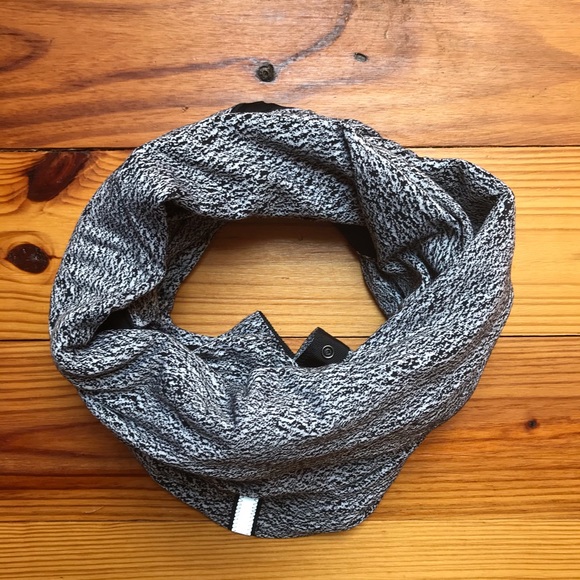 lululemon athletica | Accessories | Lululemon Vinyasa Infinity Scarf ...